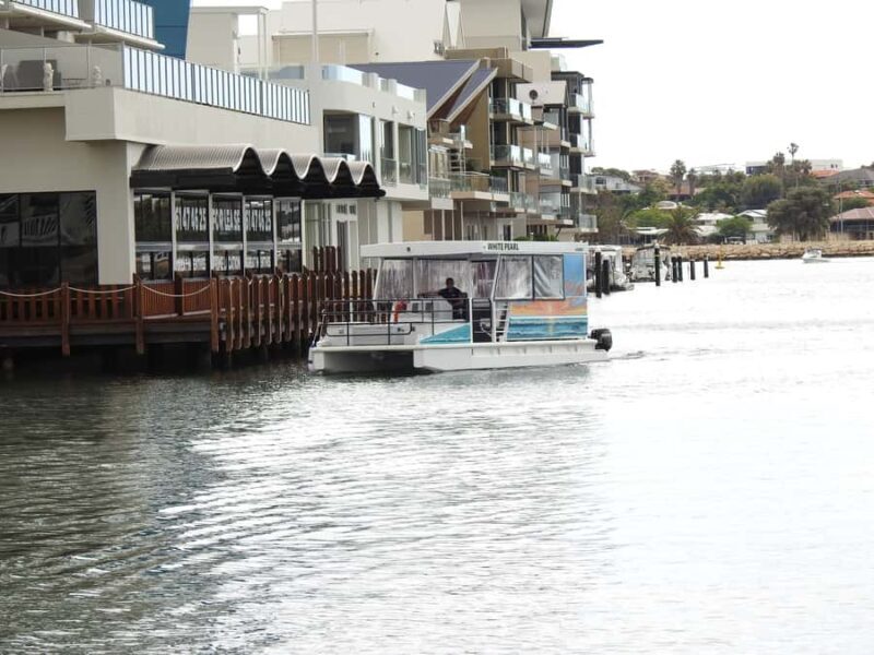 Mandurah: Sightseeing Dolphin Cruise with Tour Guide - Who Should Consider This Tour?