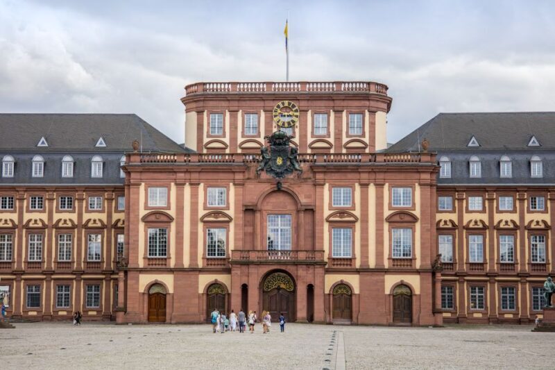 Mannheim, guided costume tour: Tour with Night Watchman - An In-Depth Look at What You Can Expect
