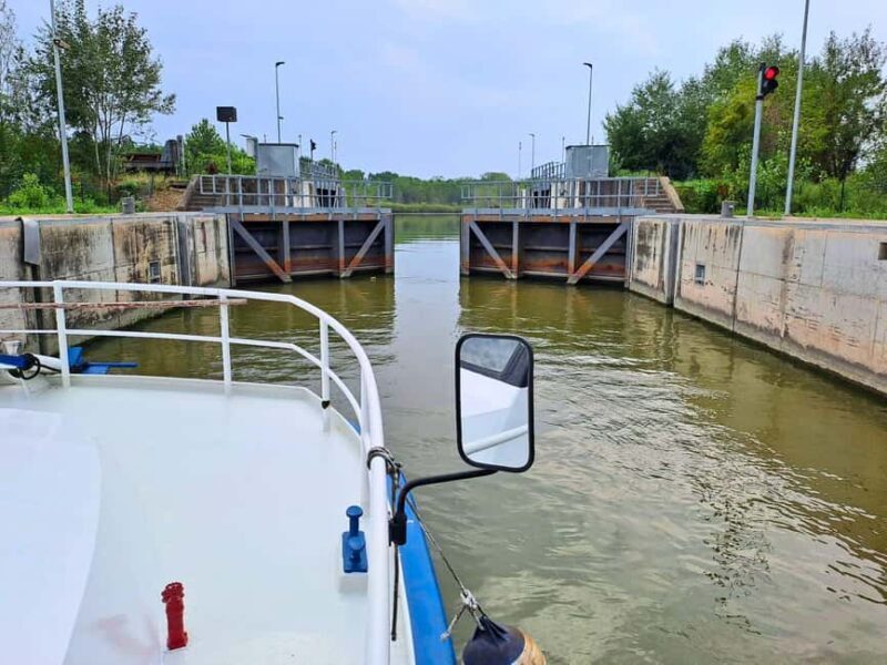 Mantua: Guided sailing from the Park to the Port with the water elevator - The Sum Up