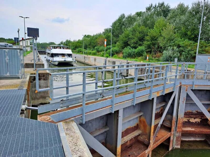 Mantua: Guided sailing from the Park to the Port with the water elevator - FAQs