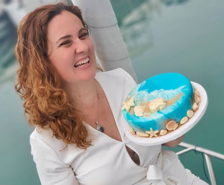 Marbella: Puerto Banús Private Sailing Cruise with Drinks - Personal Service & Safety