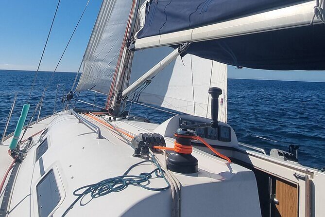 Marbella sailboat rental, dolphins, drinks and snacks - 2 hours - The pros and cons