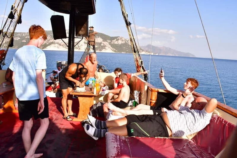 Marmaris Pirate Boat w/ Lunch, Unlimited Alcoholic Drinks - Food and Drinks: Filling and Refreshing
