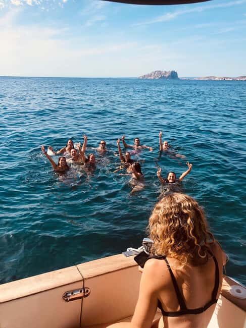 Marseille: Calanques Eco Boat Cruise with Lunch and Wine - Key Points