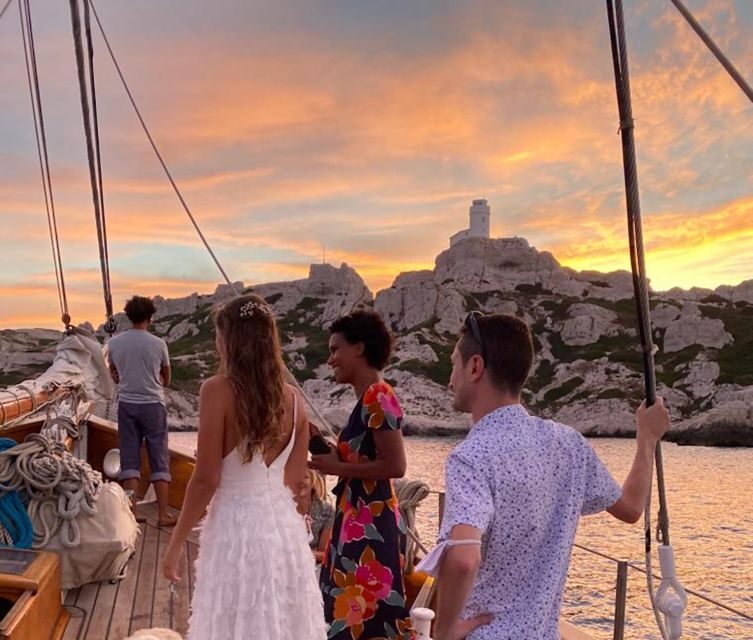 Marseille: Frioul Islands Sunset Cruise with Cocktail Dinner - Practical Tips for a Smooth Experience
