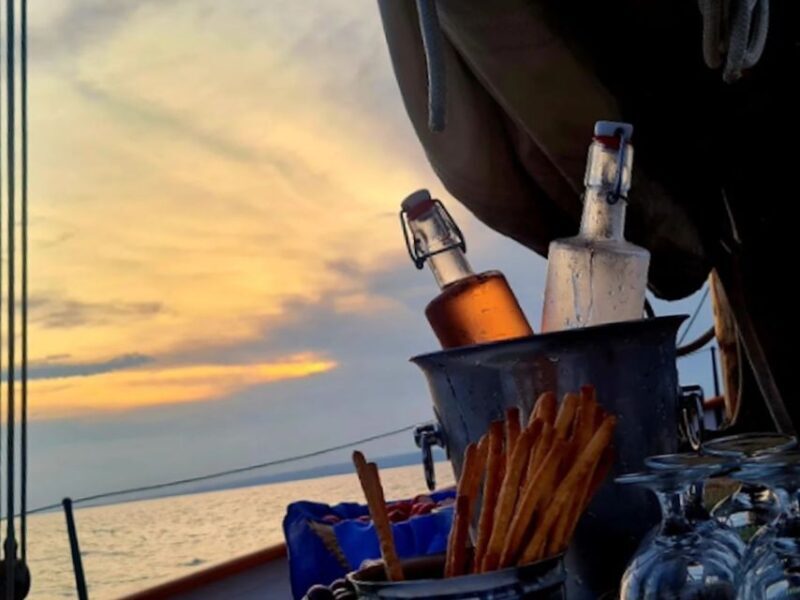 Marseille: Sunset Cruise Cocktail-Dinner in Frioul Islands - Authenticity & Small-Group Charm