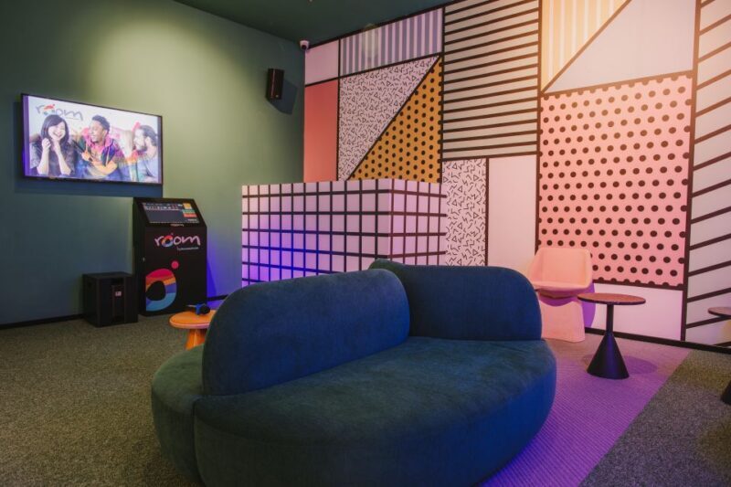 Maspalomas: Holiday World Themed Karaoke Room Rental - Key Points