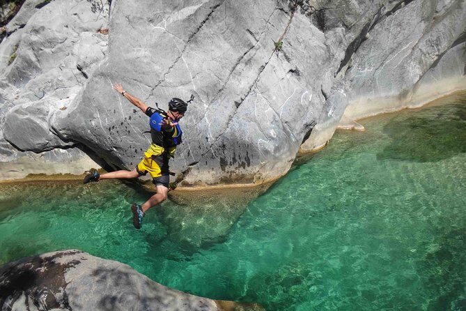 Matacanes : Canyoning + Hiking + Water Jumps + Rappel + Caves - FAQs