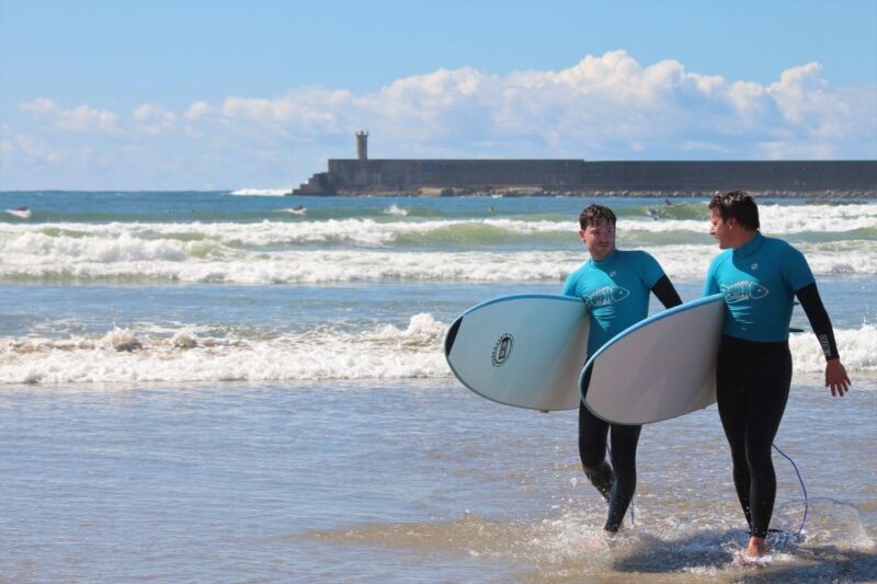 Matosinhos: Surfing Lesson with Equipment - FAQ