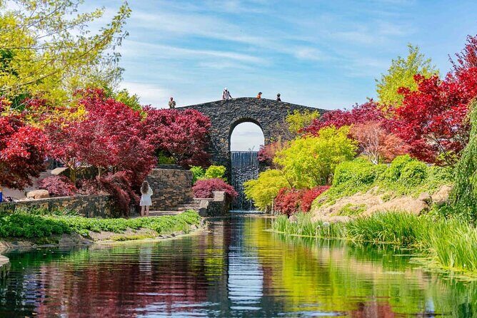 Mayfield Gardens Autumn Tour from Sydney with Echo Point Stop - Key Points