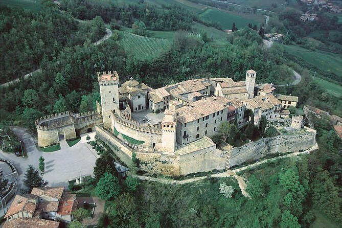 Medieval villages & Cremona Stradivari's town, tour from Milan - FAQ
