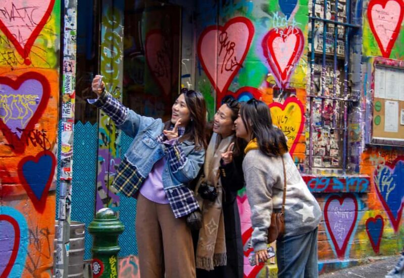 Melbourne Magic: City Highlights and Penguin Parade Tour - Urban Lunch and Transition to Nature