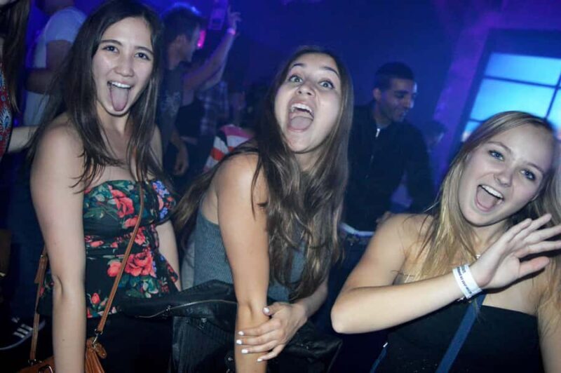 Melbourne: Weekly Bar Crawl: 5 Free shots, Club Entry - The Practical Side: Price, Duration, and What’s Included