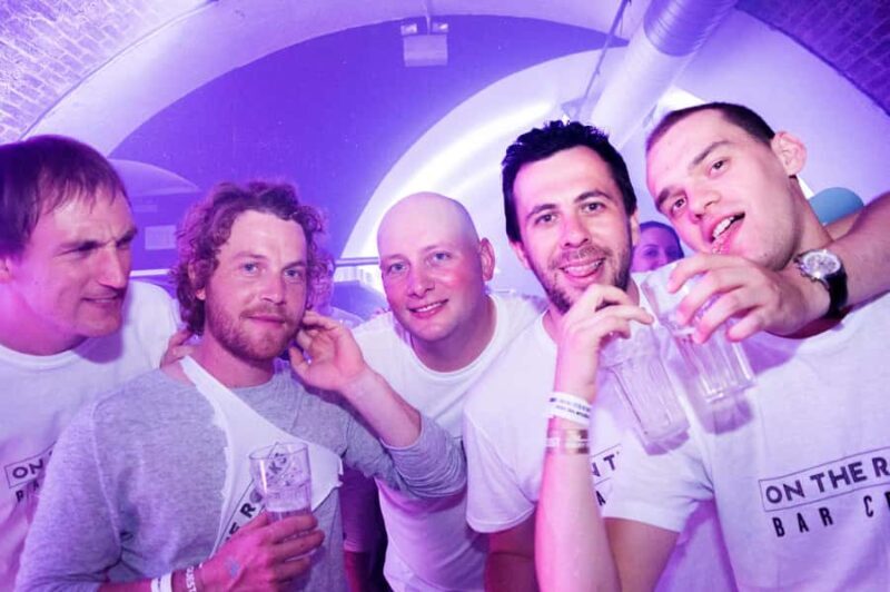 Melbourne: Weekly Bar Crawl: 5 Free shots, Club Entry - Who Will Love This Experience?