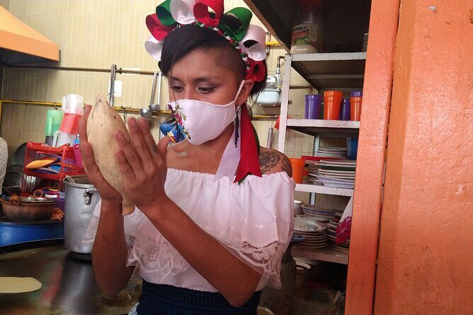 Mexico City: Explore Markets, Taste Street Food & Make Salsa! - Transportation and Group Dynamics