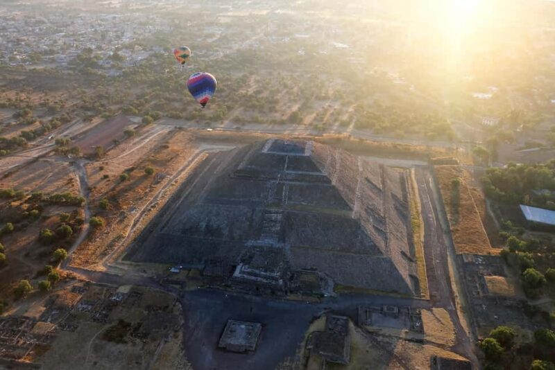 Mexico City: Fly over the impressive pyramids of Teotihuacan in a hot air balloon - Key Points