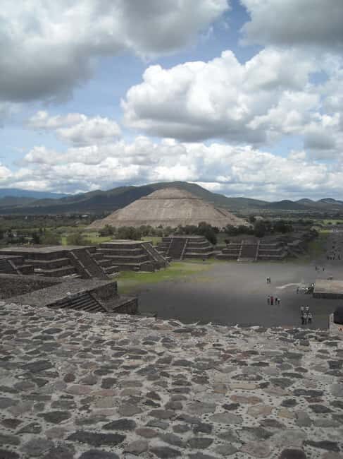 Mexico City: guided tour of Teotihuacan and Basilica of Guadalupe - Cultural Touches and Unique Experiences