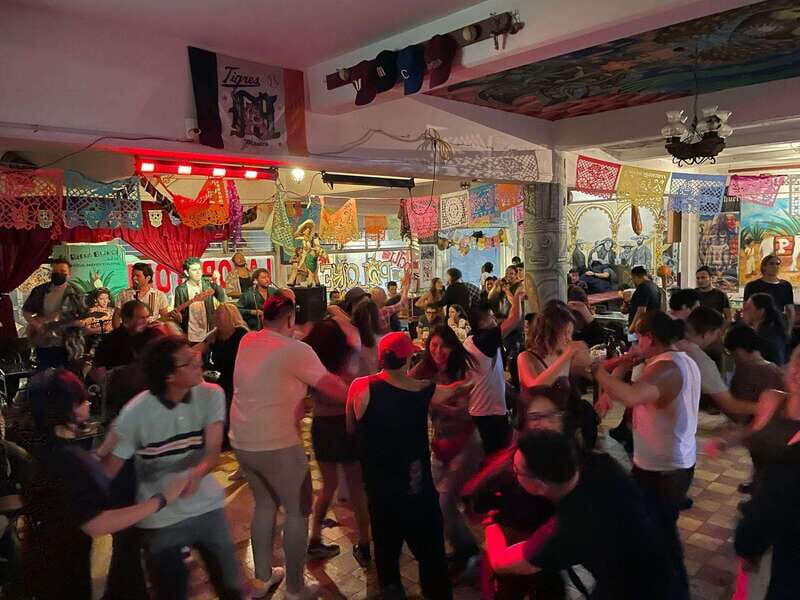 Mexico: Historic Center Nightlife Tour with Drinks - A Closer Look at the Experience