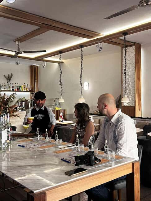 Mezcales tradicionales: Experiencia de Sabores con Historia - The Setting and Overall Vibe  