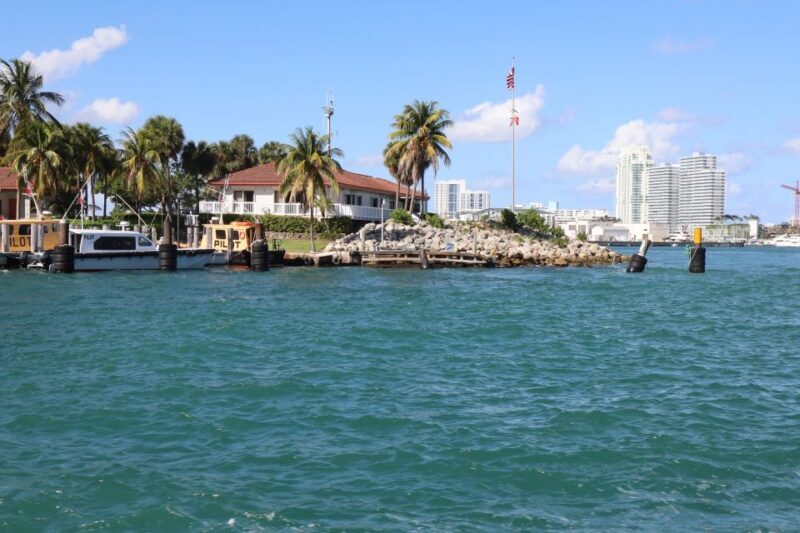 Miami Biscayne Bay: Sunset Boat Cruise & Millionaire Homes - Miami Biscayne Bay: Sunset Boat Cruise & Millionaire Homes — A Genuine Look