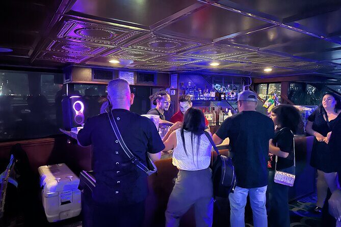 Miami New Years Nightclub Boat Party on Biscayne Bay & Cash Bar - The Midnight Fireworks