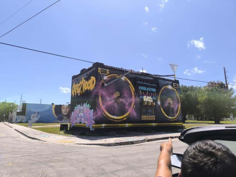 Miami: Private tour in a convertible Mustang in French - The Itinerary Breakdown