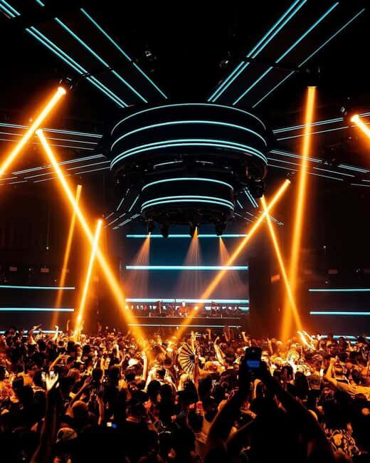 Miami Pub Crawl + Clubbing Experience - Duration & Group Size