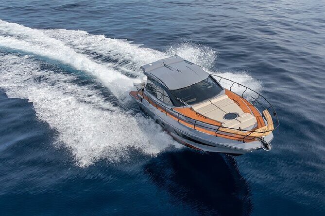 Miami: Rent a Private Yacht 4 Hours with Captain and Crew - Key Points