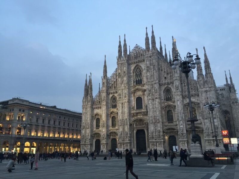 Milan by Night 2-Hour Walking Tour - What Makes This Tour Stand Out