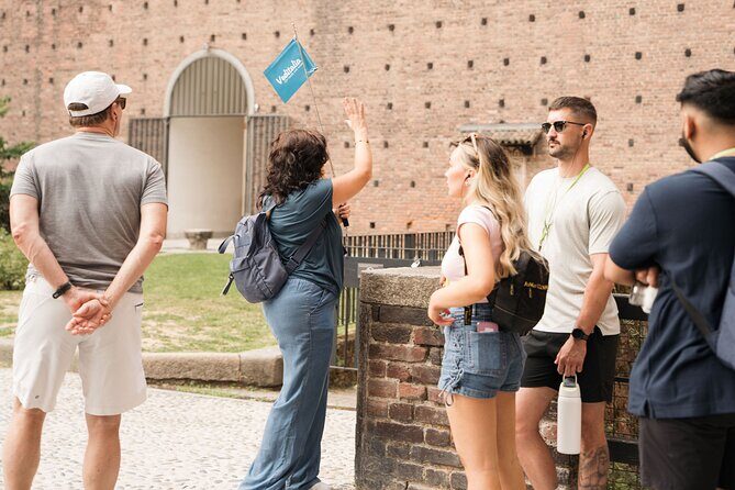 Milan Highlights Tour with Expert Guide  2 Hours - Key Points