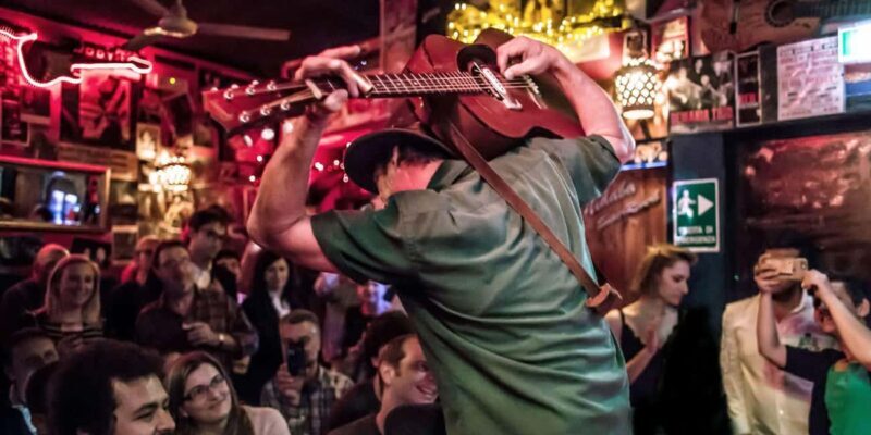 Milan Social Walk: Bars, Squares & Local Vibes - Key Points