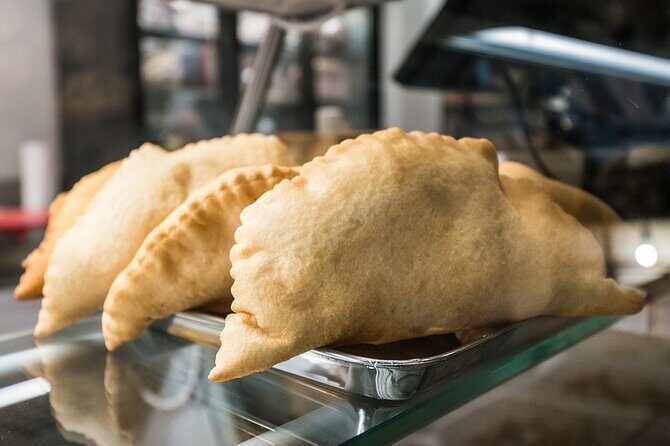 Milan Street Food Tour -Italian Food Experience by Do Eat Better - Piazza della Scala: Street Food with a Cultural Backdrop