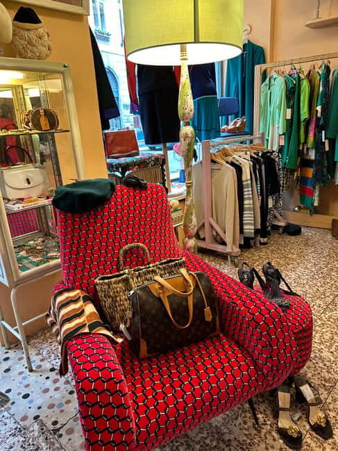 Milan: The Ultimate Vintage Shopping Guidebook - Navigating Milan’s Vintage Scene