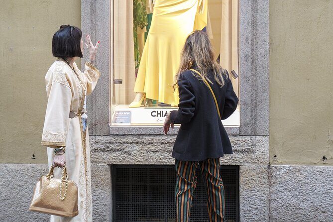 Milan Tour of the Milanese Streets with Personal Shopper - A Closer Look at the Milan Street Tour