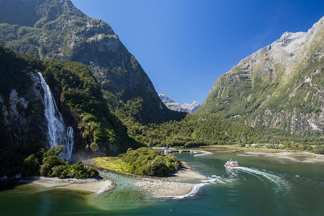 Milford Sound Premium Coach & Cruise from Queenstown with Lunch - FAQ