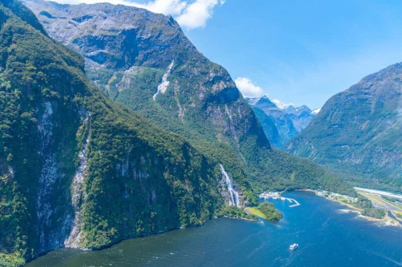 Milford Sound & West Coast Beach Helicopter Tour | 75 mins - Introduction