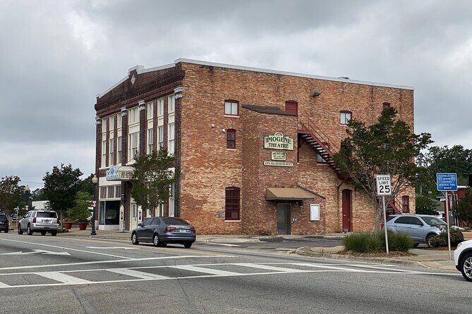 Milton Splash and Dash Tour & Scavenger Hunt - Exploring the Milton Splash and Dash Tour & Scavenger Hunt