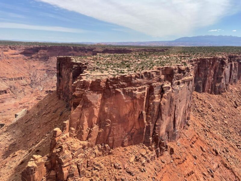 Moab: Canyon Country Sunset Helicopter Tour - Flight Experience and Pilot Skills