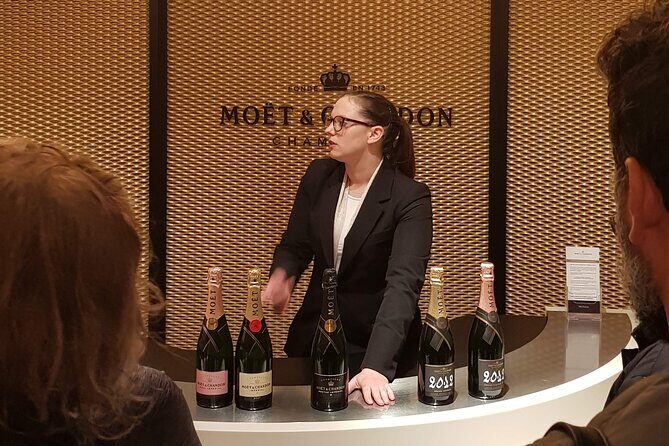 Moet et Chandon Tasting and Fun Private Tour in Champagne - Lunch and Free Time in Épernay