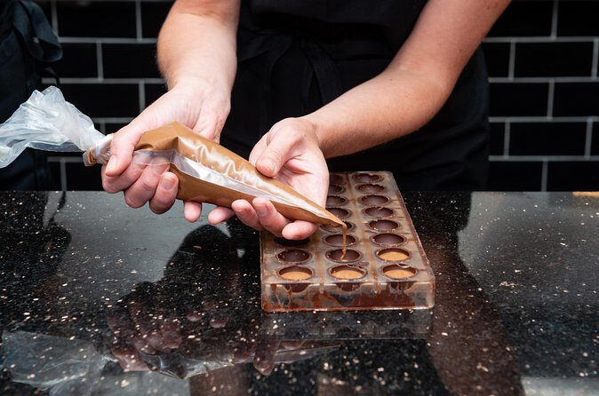 Molded Bonbons Chocolate making class in Paris (collective) - Price and Value Analysis