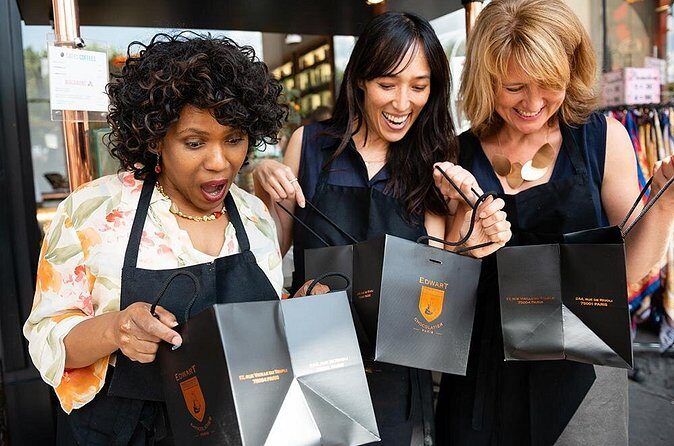 Molded Bonbons Chocolate making class in Paris (collective) - The Group Dynamics and Practical Considerations