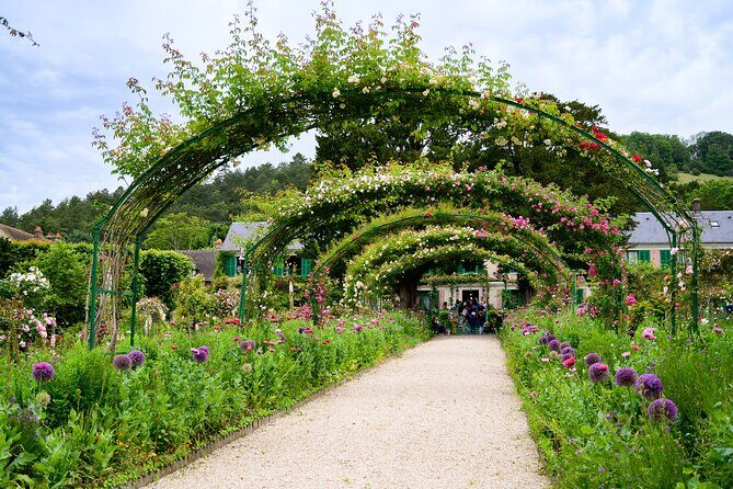 Monet's House and Garden & Giverny Village - Exploring Monet’s House and Gardens: What to Expect