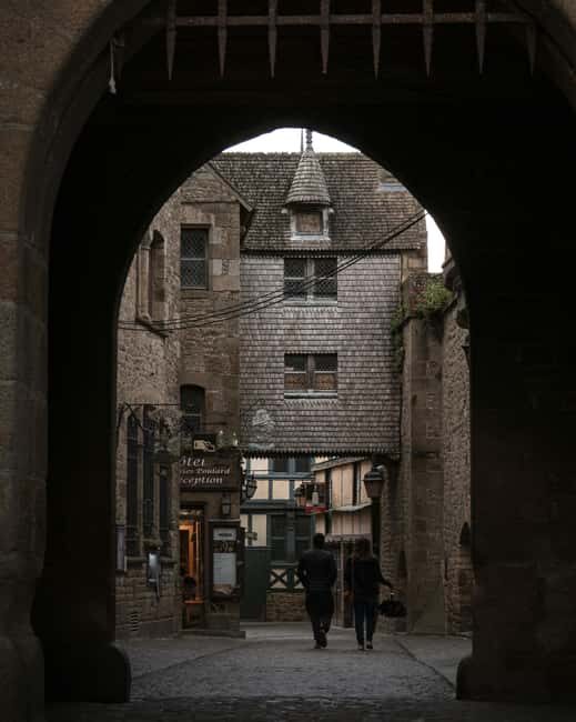 Mont Saint-Michel: Guided tour of the village and optional abbey entrance - What the Reviews Say