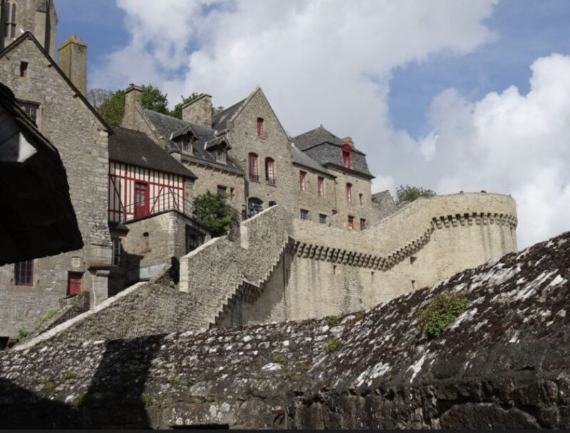 Mont-St-Michel: Small Group Guided Tour with Abbey Ticket - The Experience of the Guides