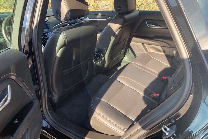 Mont-Tremblant to Montreal Airport private transfer - Sedan 3 passengers maximum - Introduction