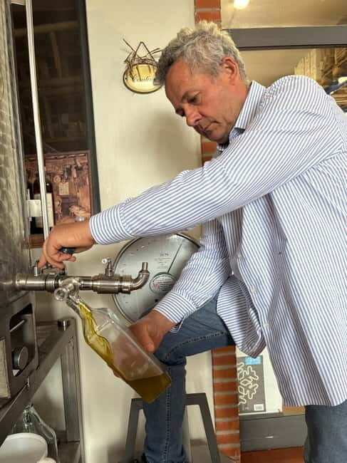 Montecatini Terme: Aperitifs with local wine and oil tasting - Who Will Love This Experience?