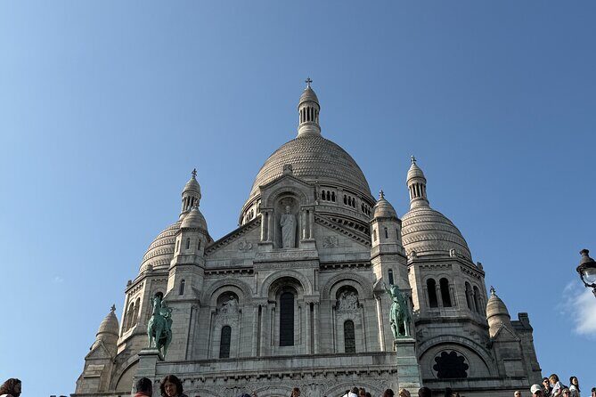 Montmartre and Sacré Coeur with Moulin Rouge Outdoor Tour - Key Points