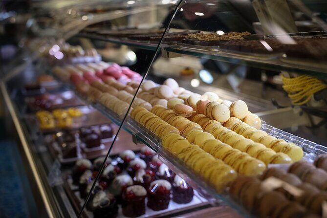 Montmartre Food Tour: The Most Complete Paris Food Experience - Exploring Montmartre: A Neighborhood Full of Charm and Flavors