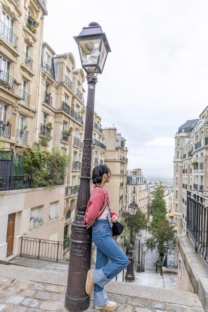 Montmartre Sacre Coeur area photoshoot by Paris photographer - Practical Details and What to Expect