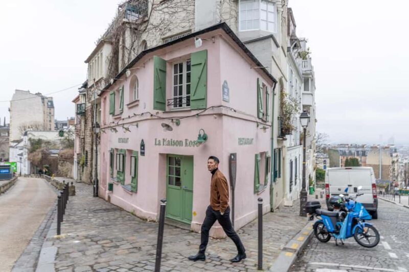 Montmartre Sacre Coeur area photoshoot by Paris photographer - The Sum Up